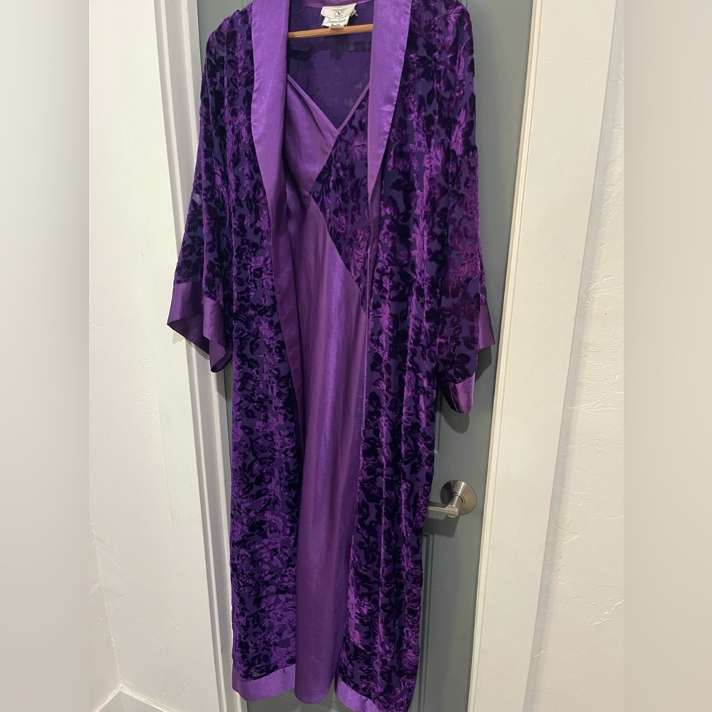 Valentino Intimo Purple Nightgown And Robe - Gem